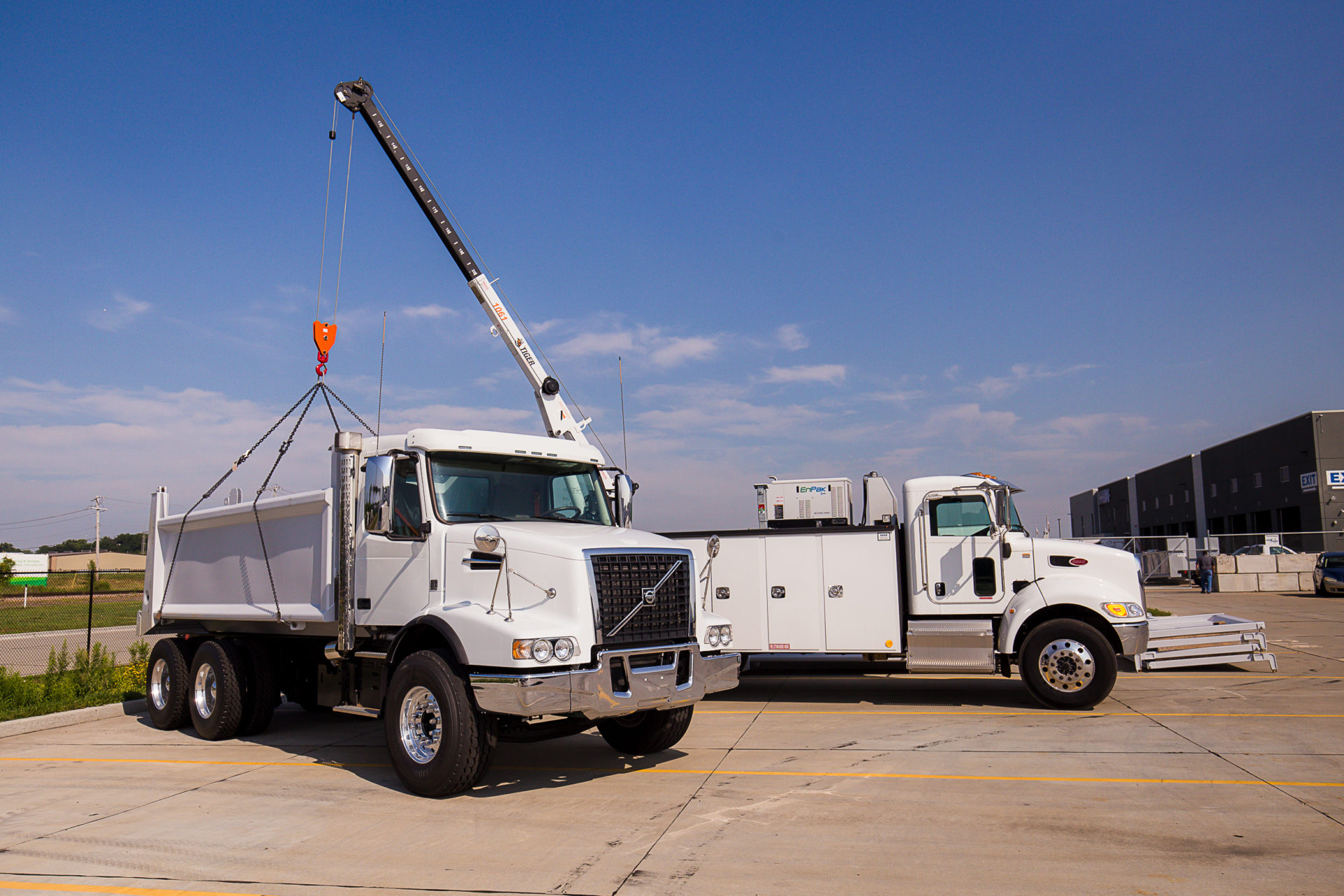 Crane Truck Equipment | Truck Electric & Hydraulic Cranes | CSTK