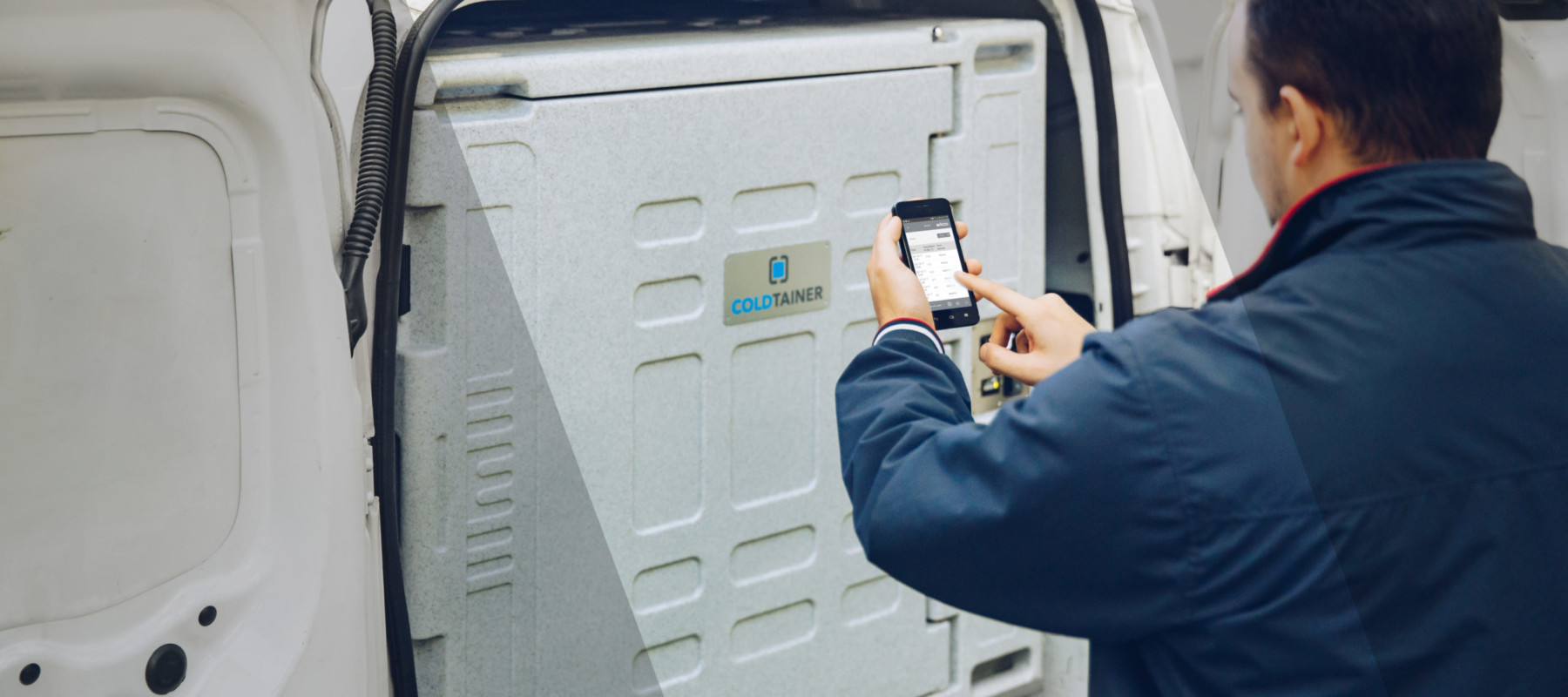 Meals on the Bus: Helping Others with Coldtainer - CSTK